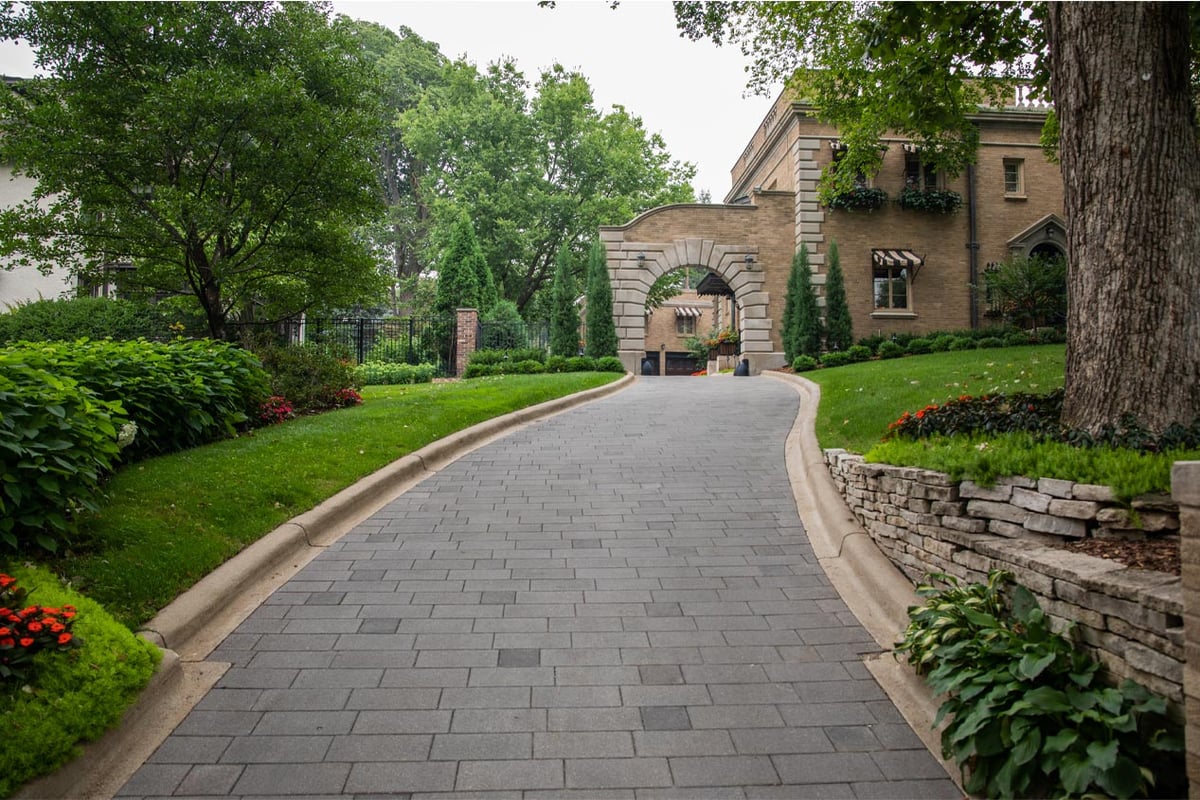 Driveway Pavers: A Versatile Paving Solution for Long-Lasting Curb Appeal