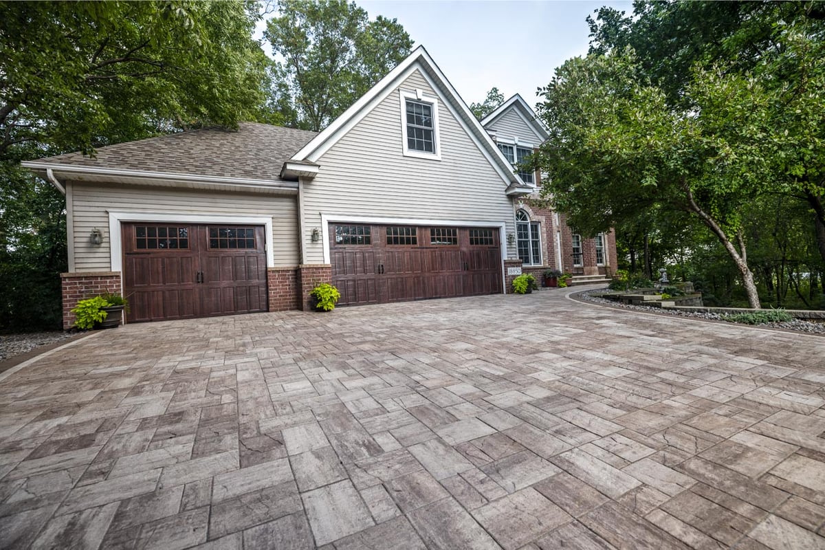 Driveway Pavers: A Versatile Paving Solution for Long-Lasting Curb Appeal